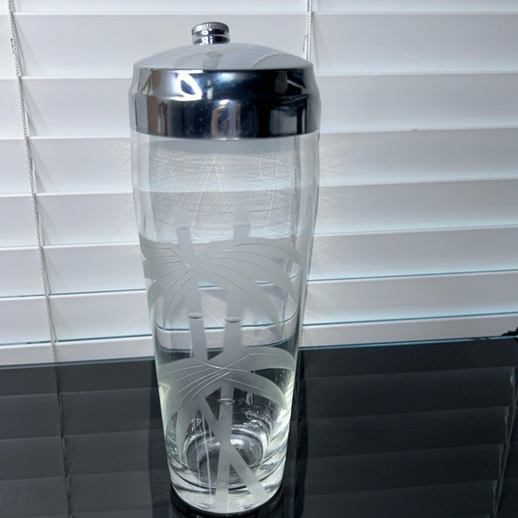 Vintage | Dining | Vintage Etched Glass Cocktail Shaker With Palm Tree ...